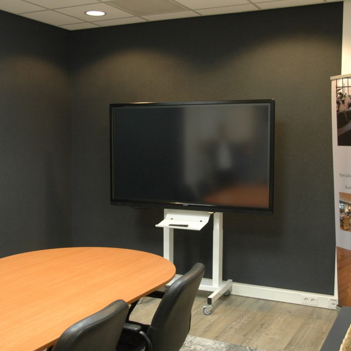 Refurbished Sharp Big Pad PN-70TB3 touchscreen monitor - 70 inch - Odys